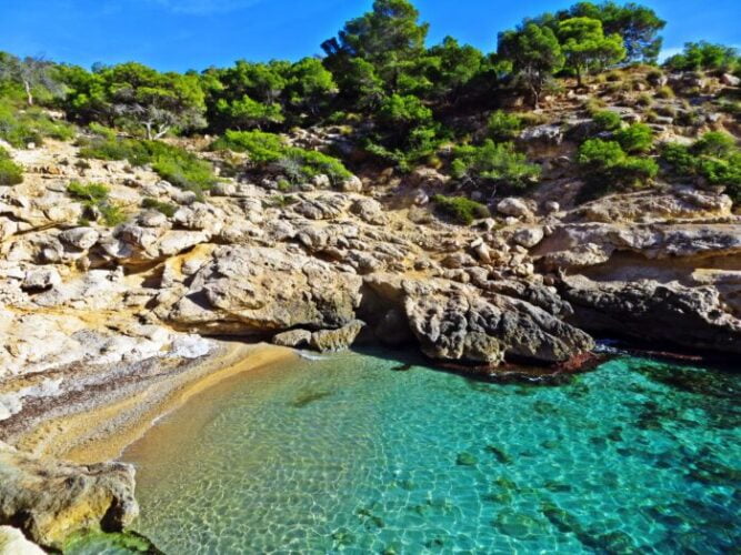 Las 15 calas paradisíacas más secretas de España | Escapadas
